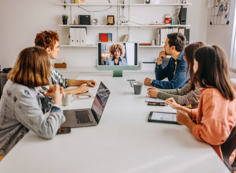 How to create an inclusive work environment in a hybrid workplace ...